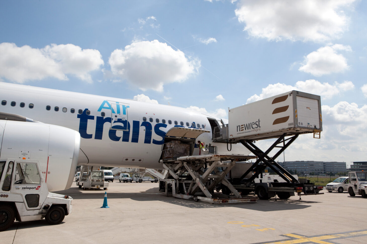 Newrest Spain starts operations for Air Transat - Newrest Media