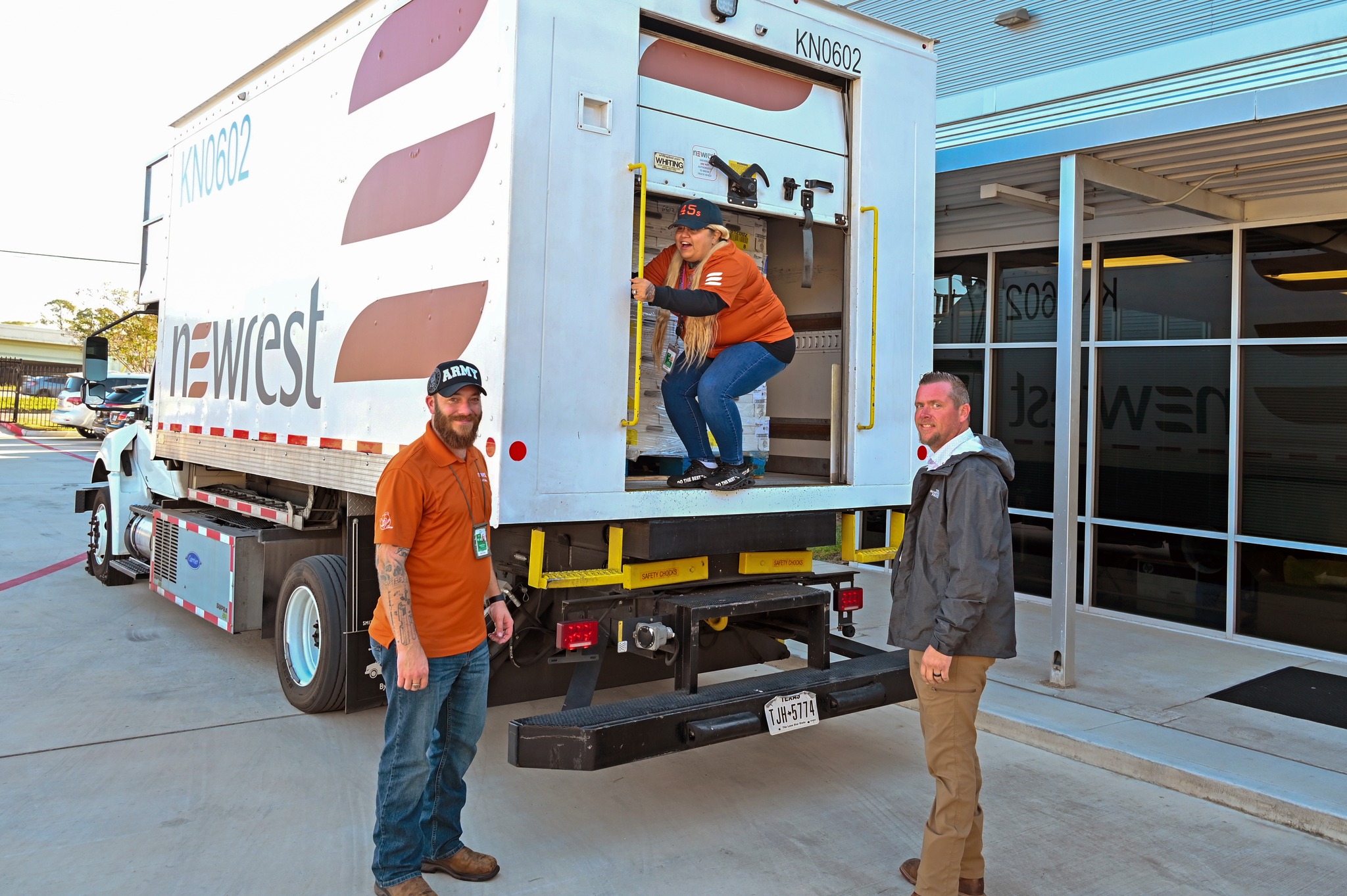 USA: Newrest donates food for Thanksgiving! - Newrest Media